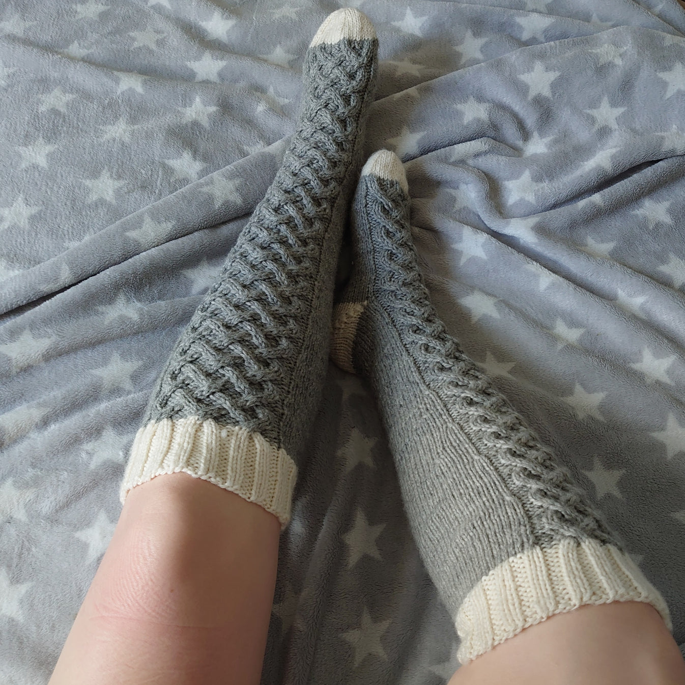 Feather Islands - Bulky Cable Sock Knitting Pattern – Artesanitarium Shop